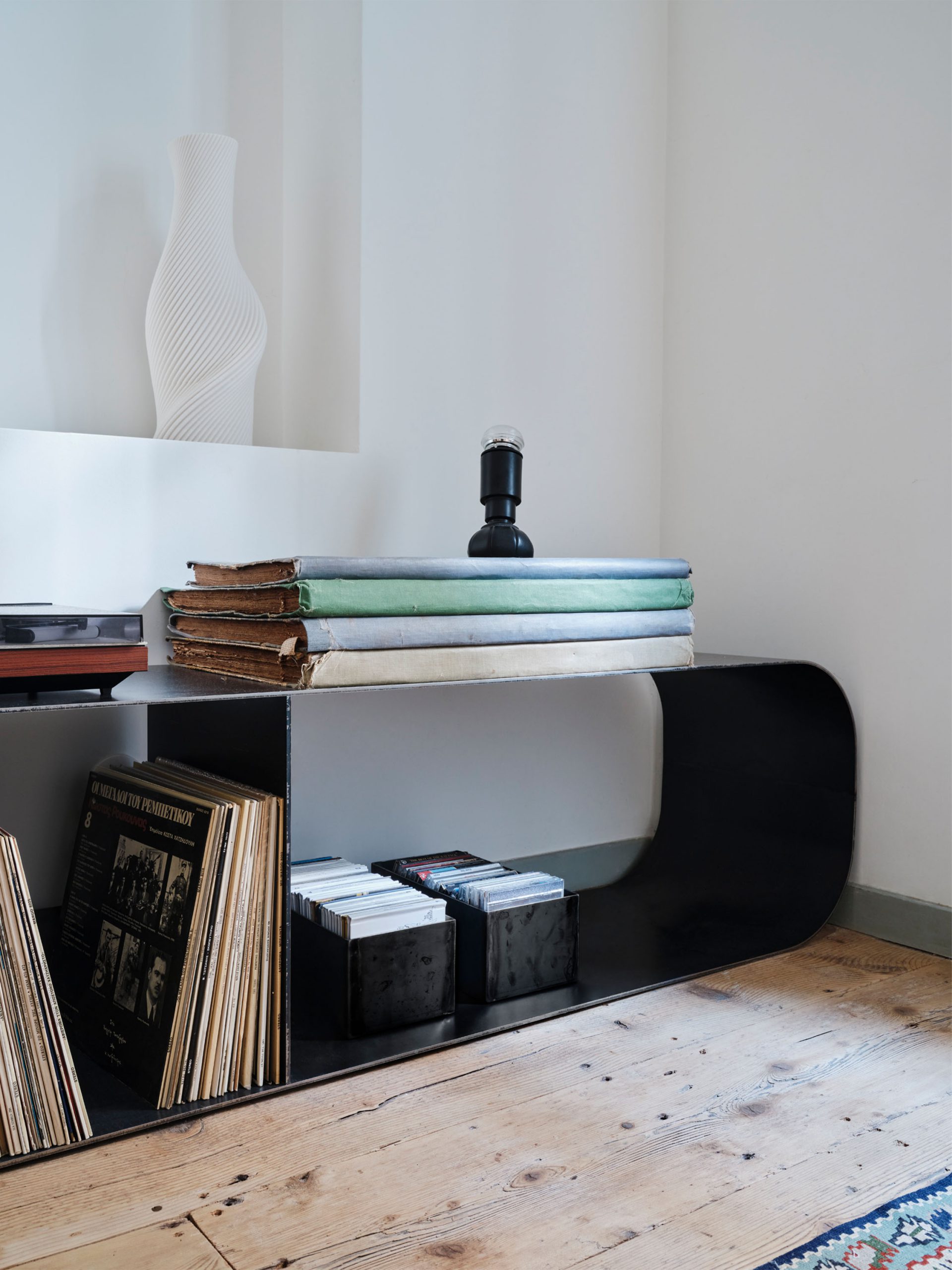 Very Low Console - Leda Athanasopoulou